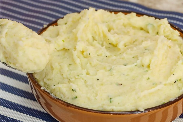 Purê de batatas simples e delicioso perfeito para o seu dia a dia