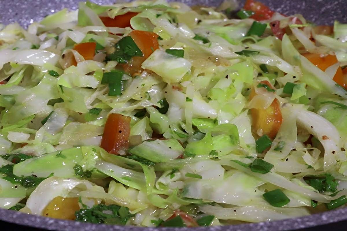 Repolho refogado bem temperadinho simples e prático sua família vai adorar