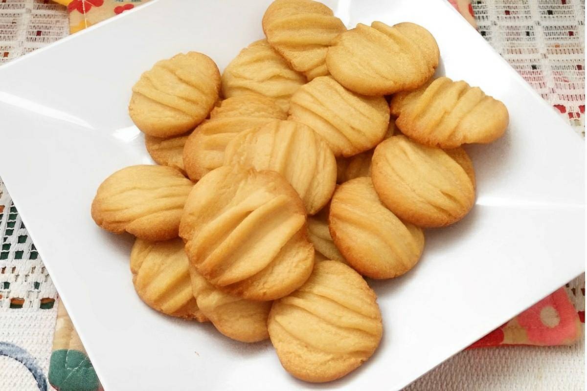 Biscoito amanteigado simples com apenas 3 ingredientes perfeito para ...