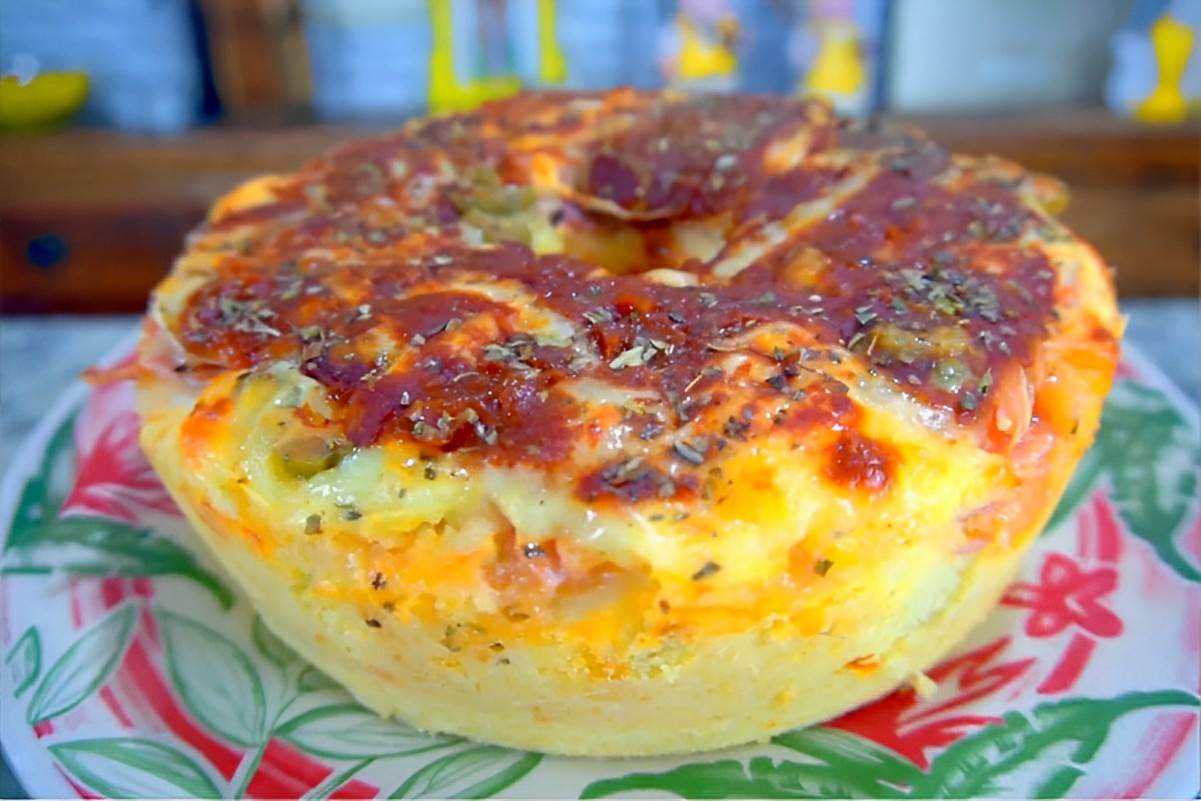 Bolo pizza delicioso e fácil de fazer é só misturar os ingredientes ...
