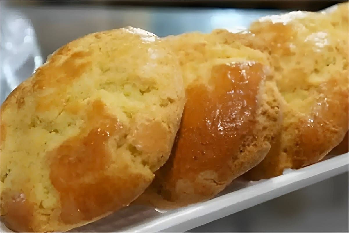 Broa de fubá de padaria que desmancha na boca deliciosa e perfeita para ...