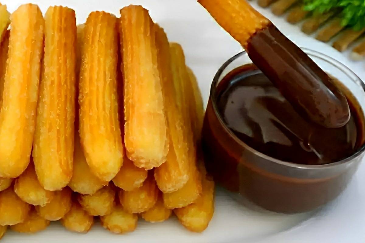 Churros caseiro delicioso e sequinho para servir com nutella doce de ...