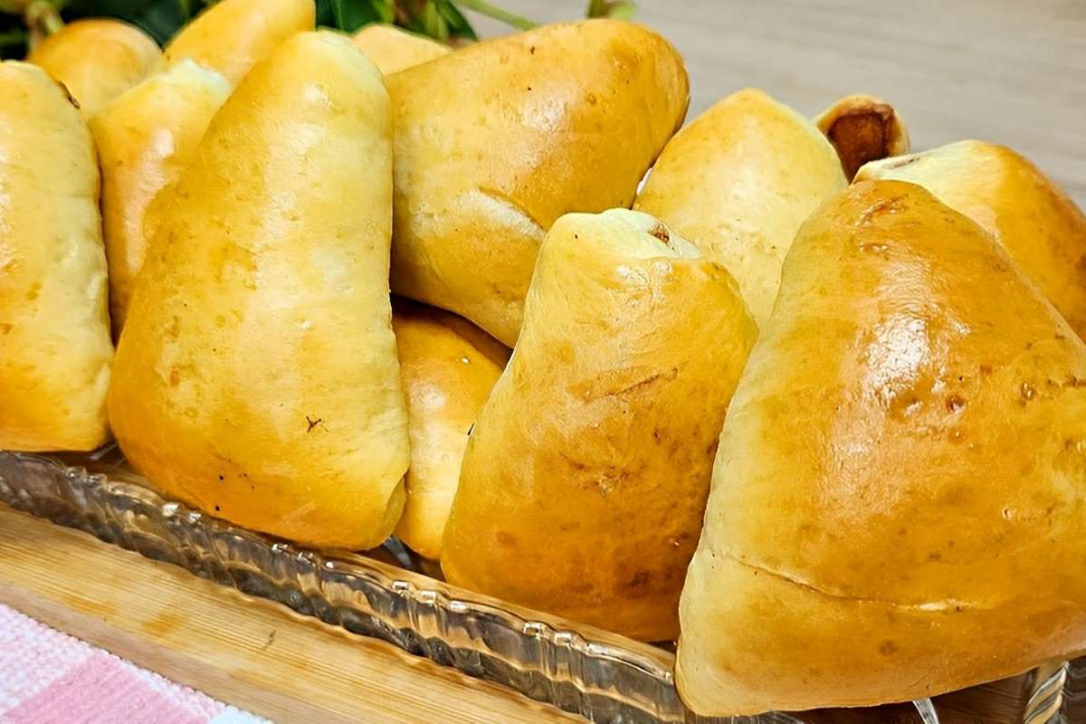 Esfirra de carne molhadinha e saborosa para o lanche de toda a família