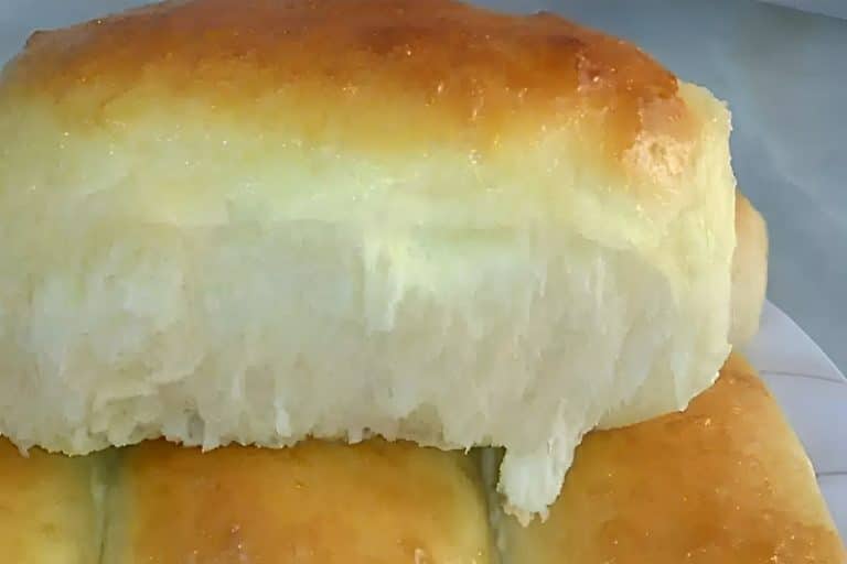 Pão caseiro macio delicioso e fácil de fazer para servir no café da ...