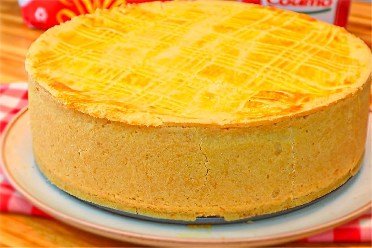 Torta de frango com massa deliciosa e recheio de frango cremoso ...