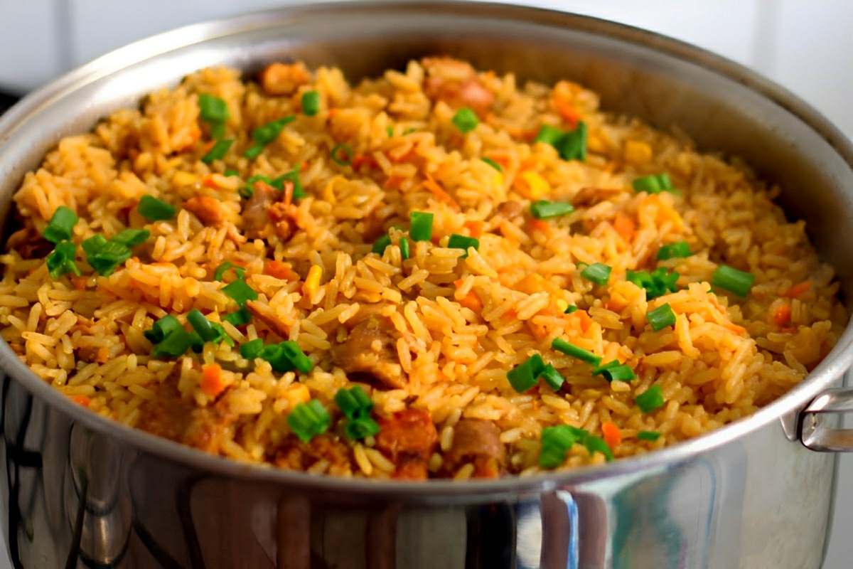 Galinhada simples e deliciosa para variar o cardápio do dia a dia