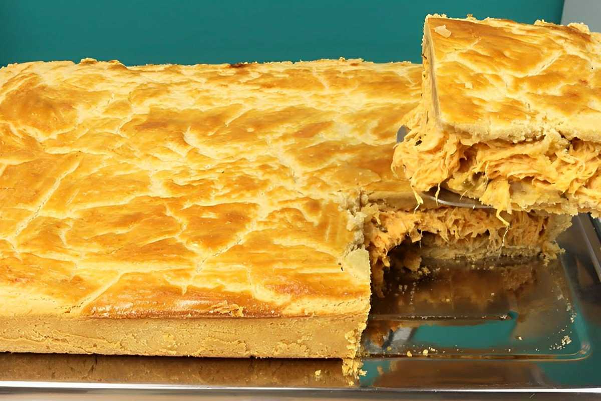 Empadão de frango com massa de 2 ingredientes muito simples e fácil de ...