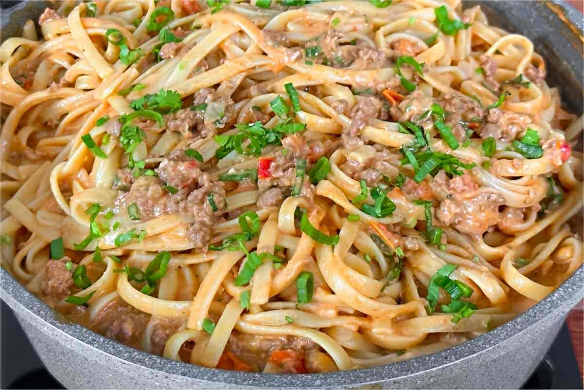 Macarronada com carne moída simples e fácil de fazer para o seu almoço ...