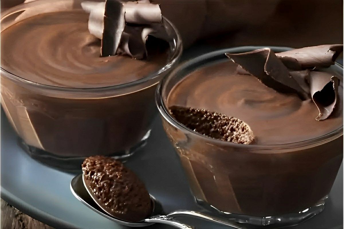 Mousse de chocolate cremoso e bem simples de preparar para seu almoço ...