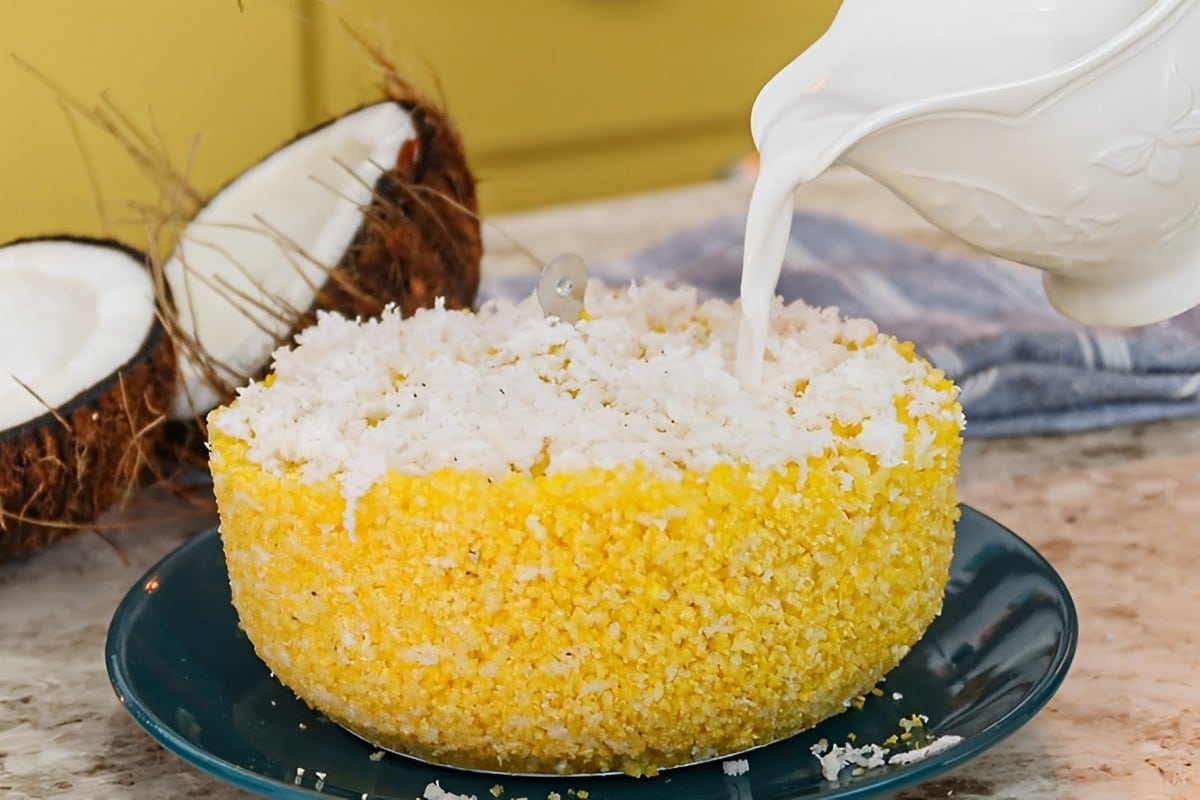 Receita de cuscuz doce com coco ralado uma delícia para comer a ...