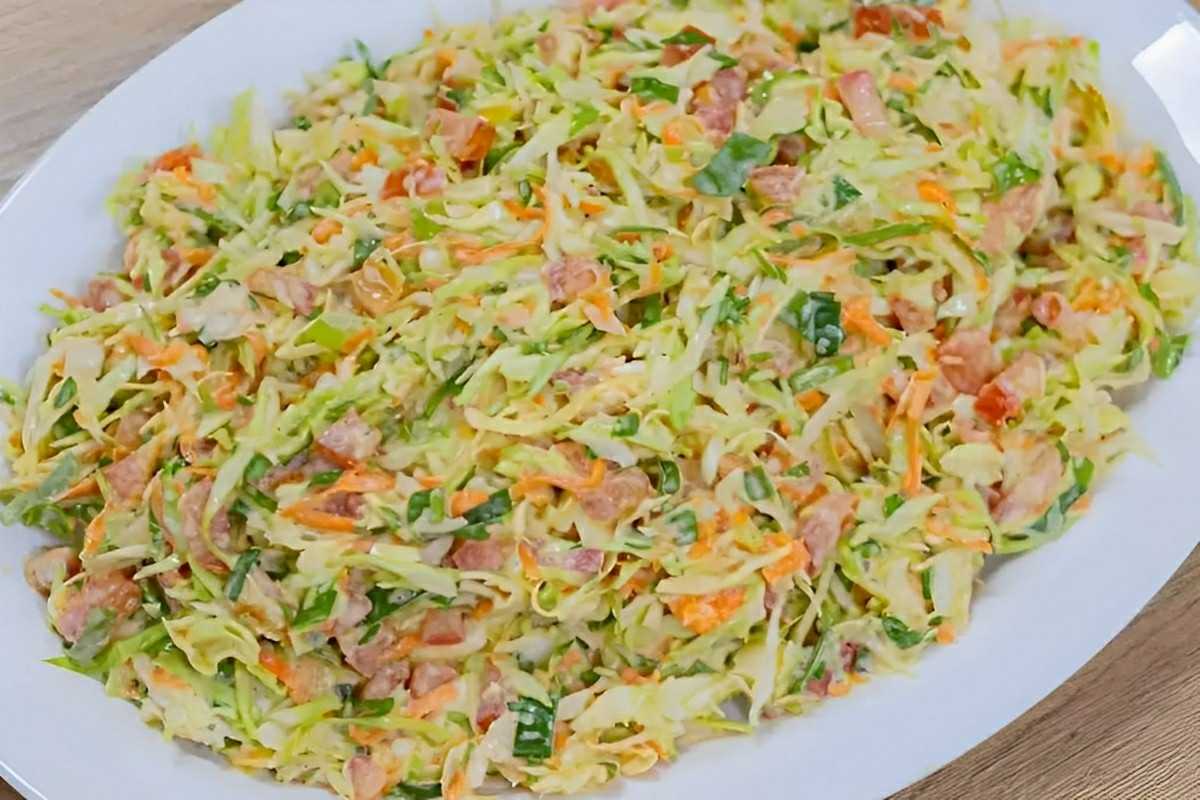 Salada de repolho colorida fácil de fazer e perfeita para o seu almoço ...