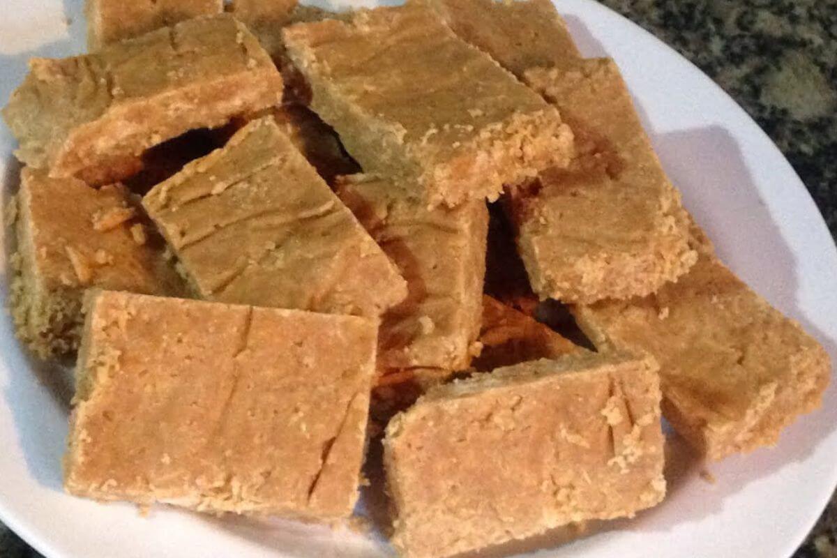 Doce de amendoim caseiro de corte para você fazer em casa e lembrar dos ...