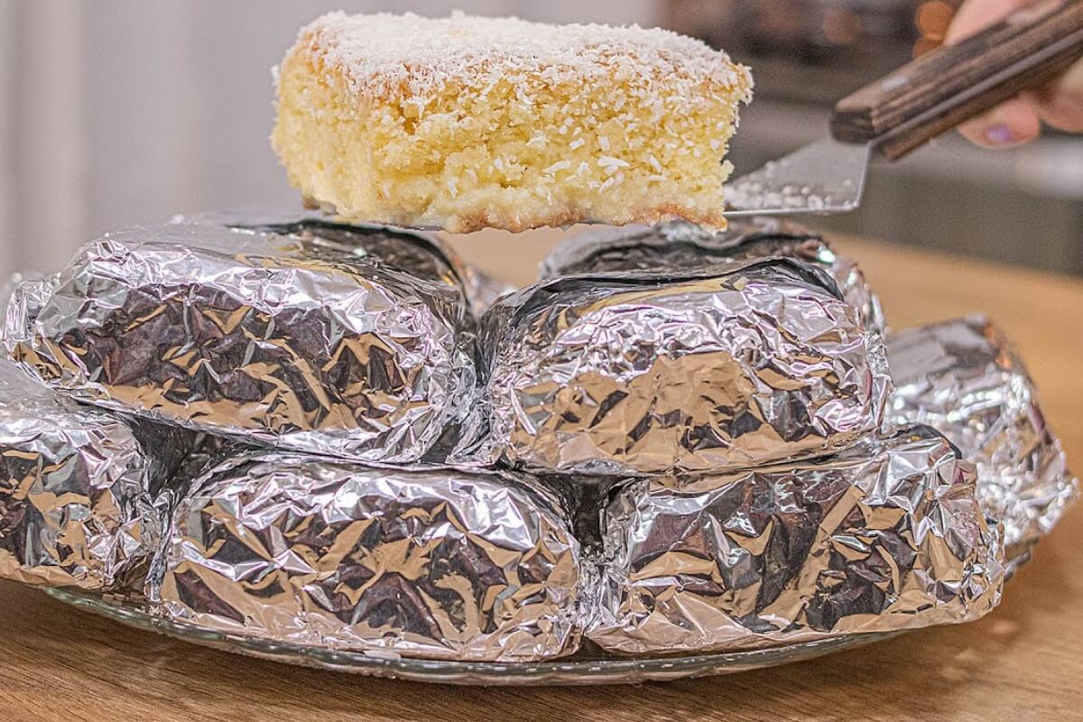 Esse bolo toalha felpuda fica tão molhadinho que serve até com ...
