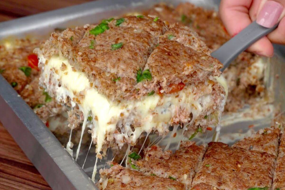 Kibe de forno recheado com queijo derretendo fica simplesmente maravilhoso