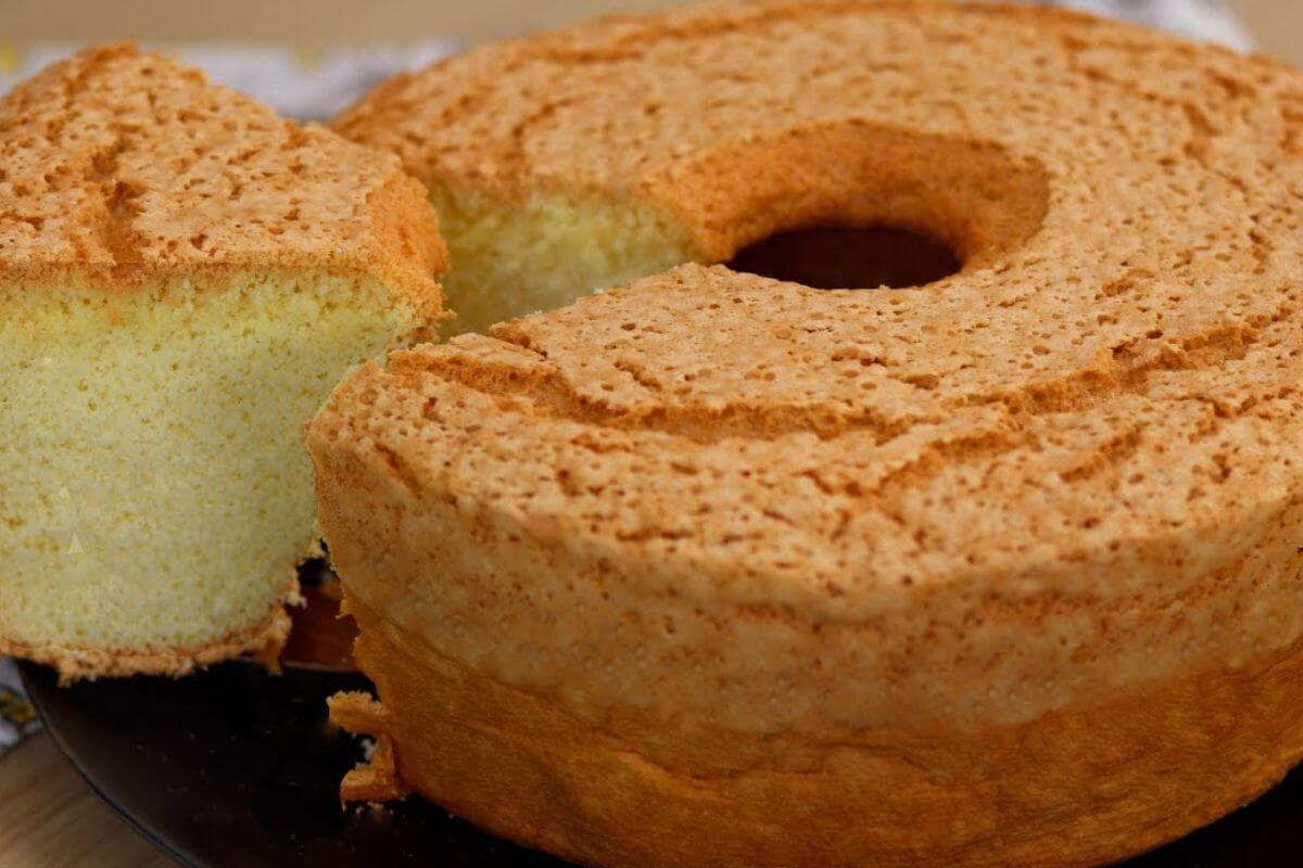 Bolo macio com 3 ingredientes que é tão fácil que dá para fazer todo dia