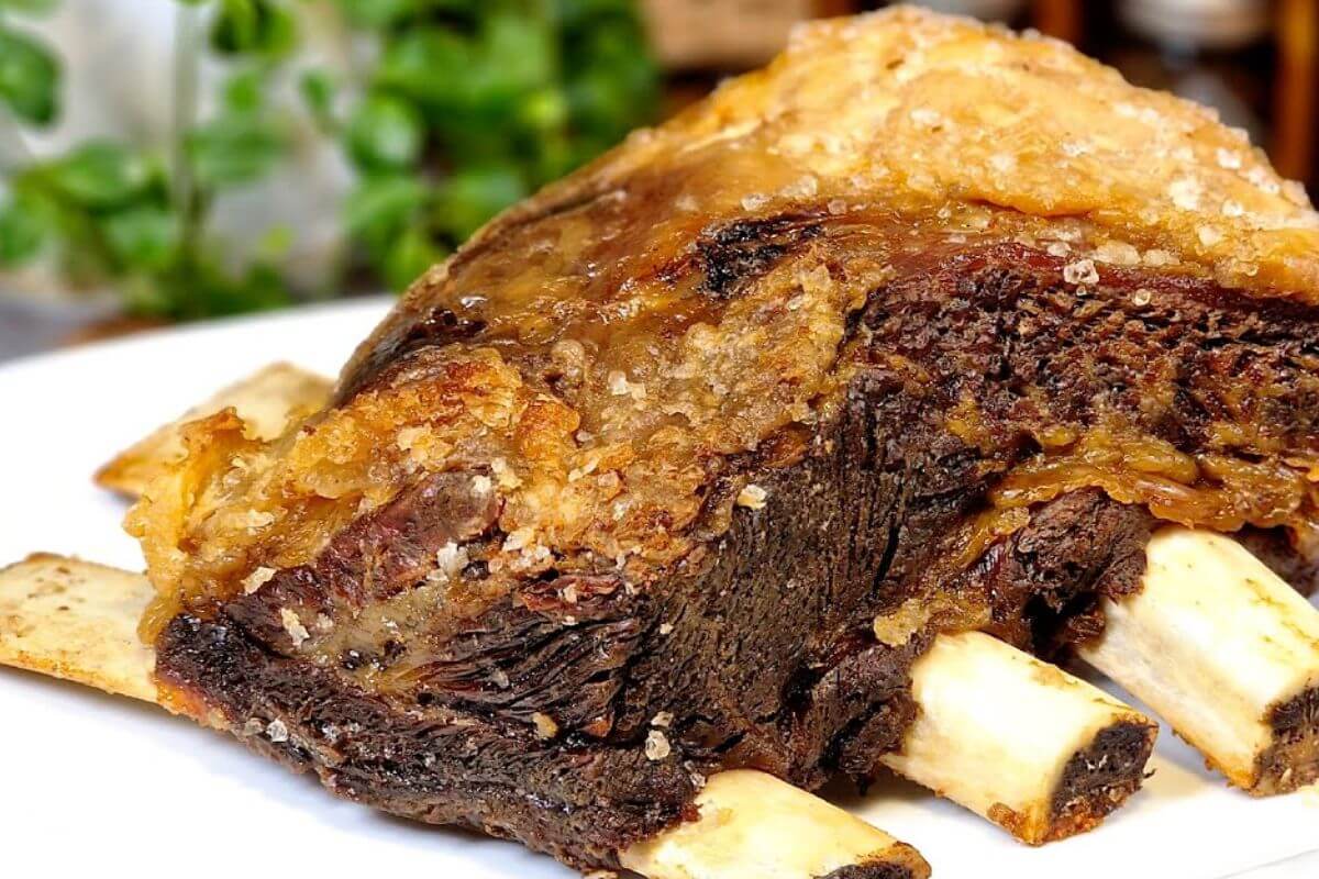 Só 2 ingredientes simples para preparar essa costela assada no forno ...