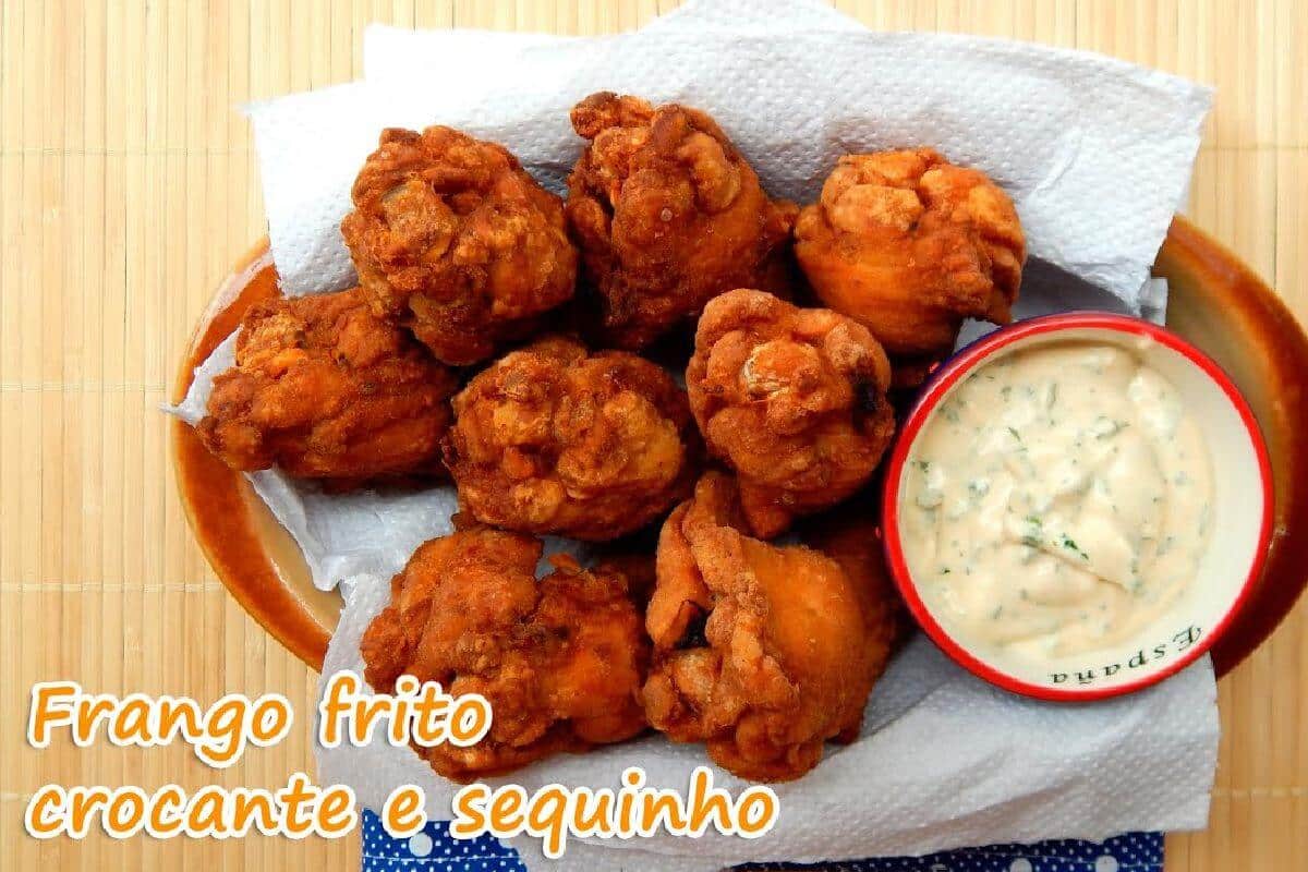 Duas receitas em uma só: frango frito sequinho com um molho picante ...