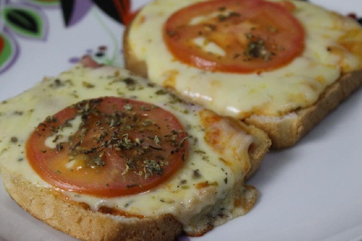 Pizza de pão de forma um lanche diferente para você servir para sua família