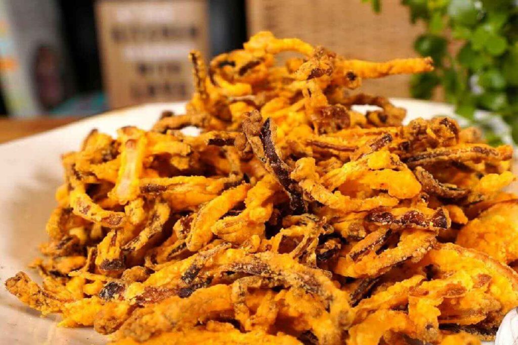 Veja o segredo para a cebola crispy ficar bem crocante e sequinha