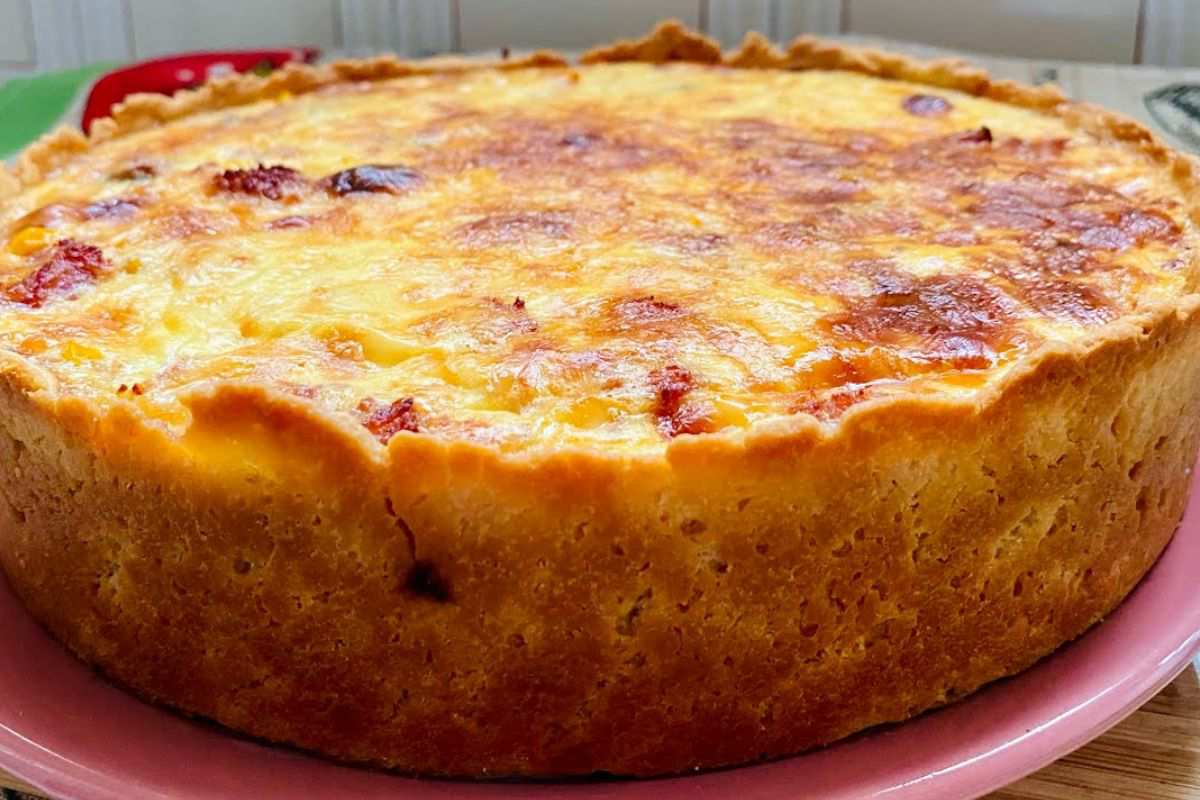 Torta grande com uma massa deliciosa com apenas 2 ingredientes