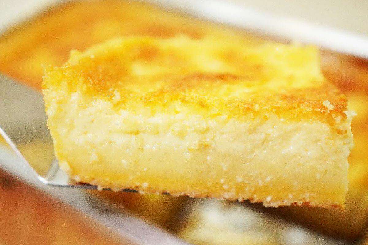 Bolo de fubá cremoso delicioso no café da manhã ou lanche da tarde