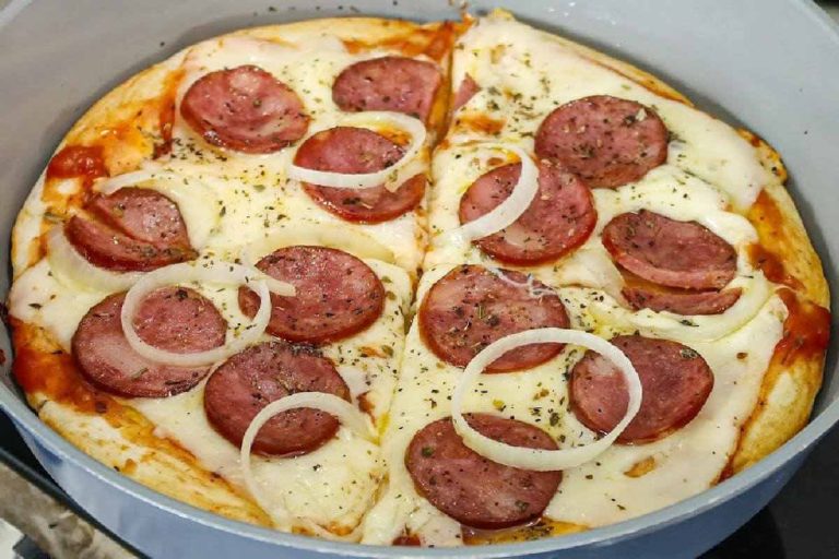 Pizza de frigideira que fica uma delícia e pronta super rápido