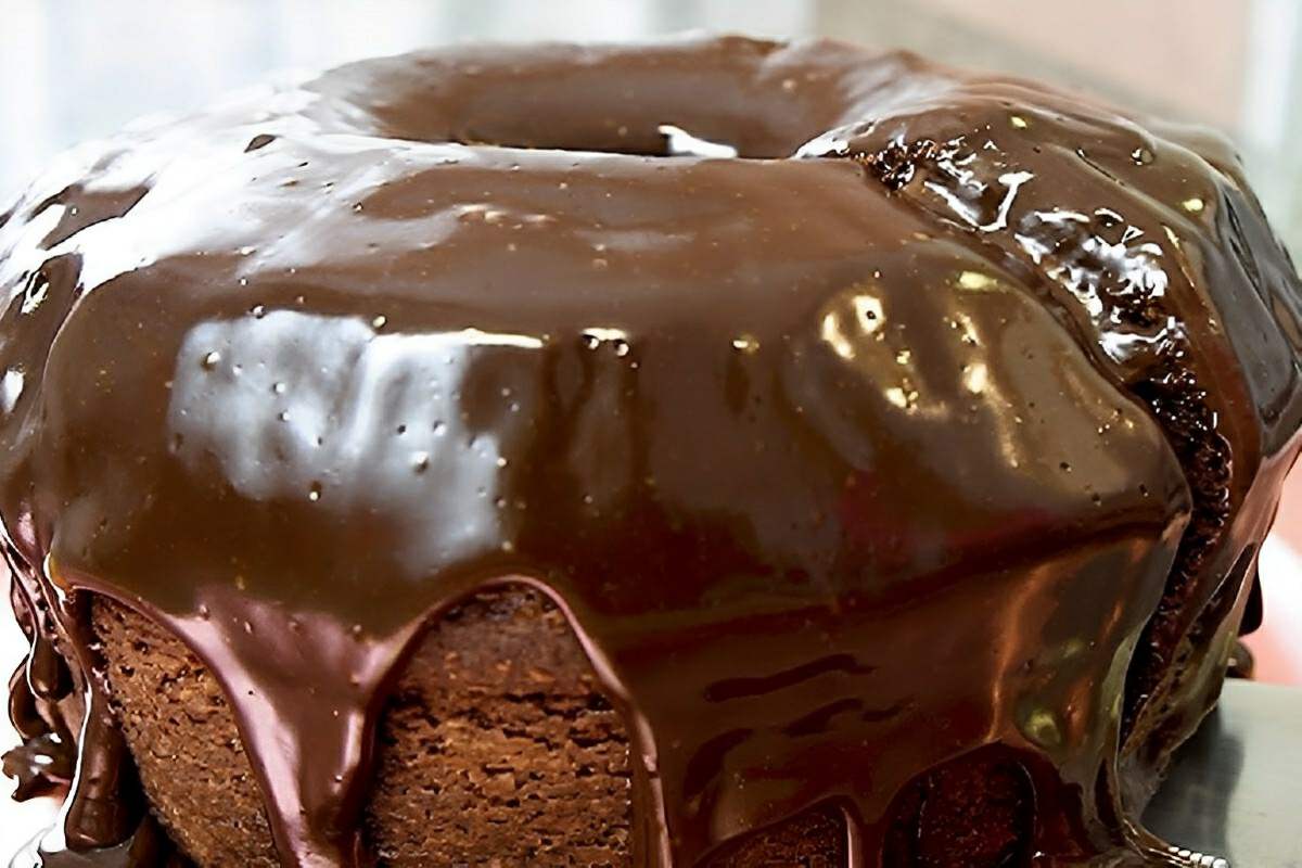Todo mundo adora quando faço um esse bolo chocolatudo fica uma delícia