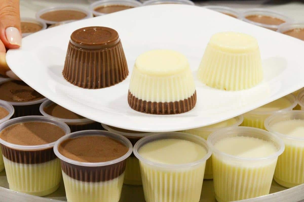 Mini pudim de leite ninho para fazer no copinho de um jeito super fácil