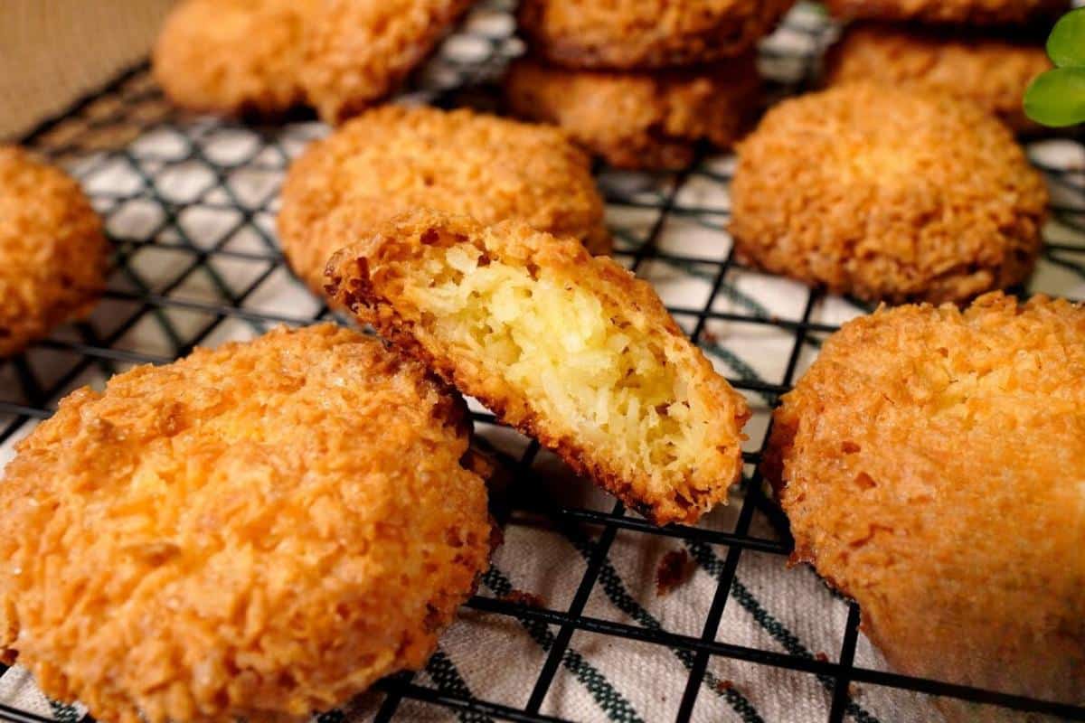 Receita de biscoito de coco delicioso que fica impossível comer um só
