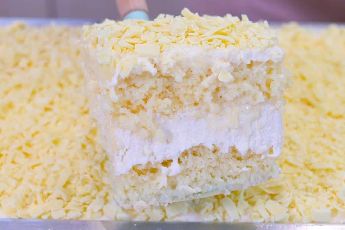 Bolo gelado de chocolate branco uma maravilha que dá na água na boca só ...