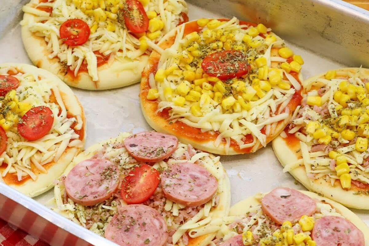 Receita de mini pizza caseira que dá certo com qualquer recheio