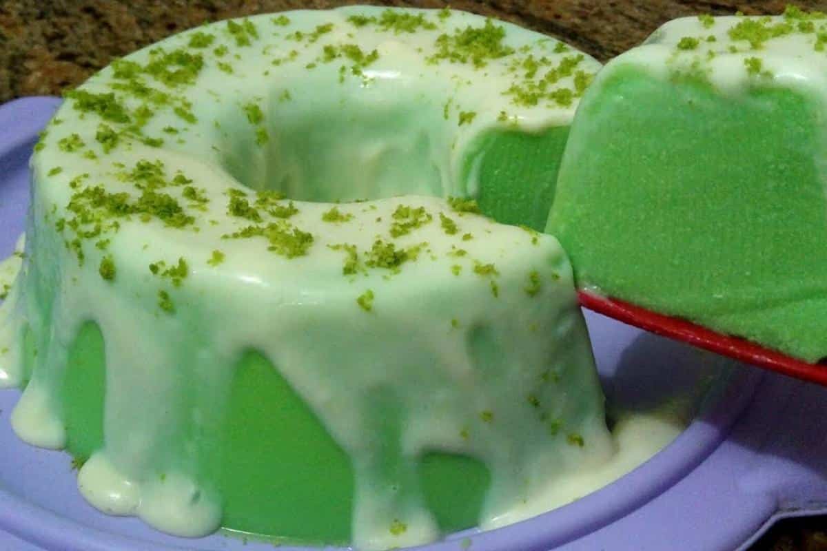 Pudim de limão refrescante e delicioso feito com poucos ingredientes