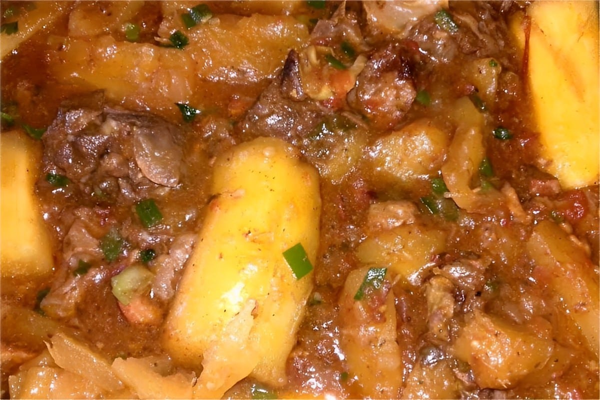 Vaca atolada ou costela com mandioca na panela de pressão deliciosa e ...