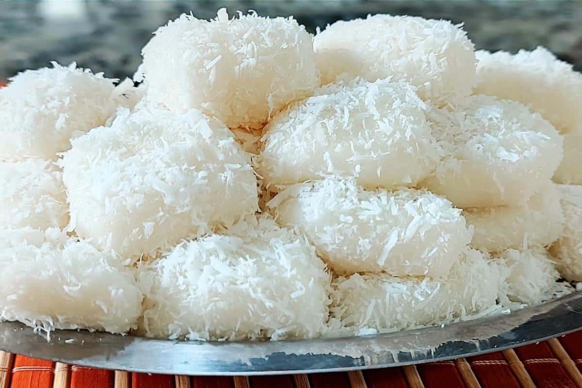 Bala de coco bem macia e saborosa que desmancha na boca que fica pronta ...