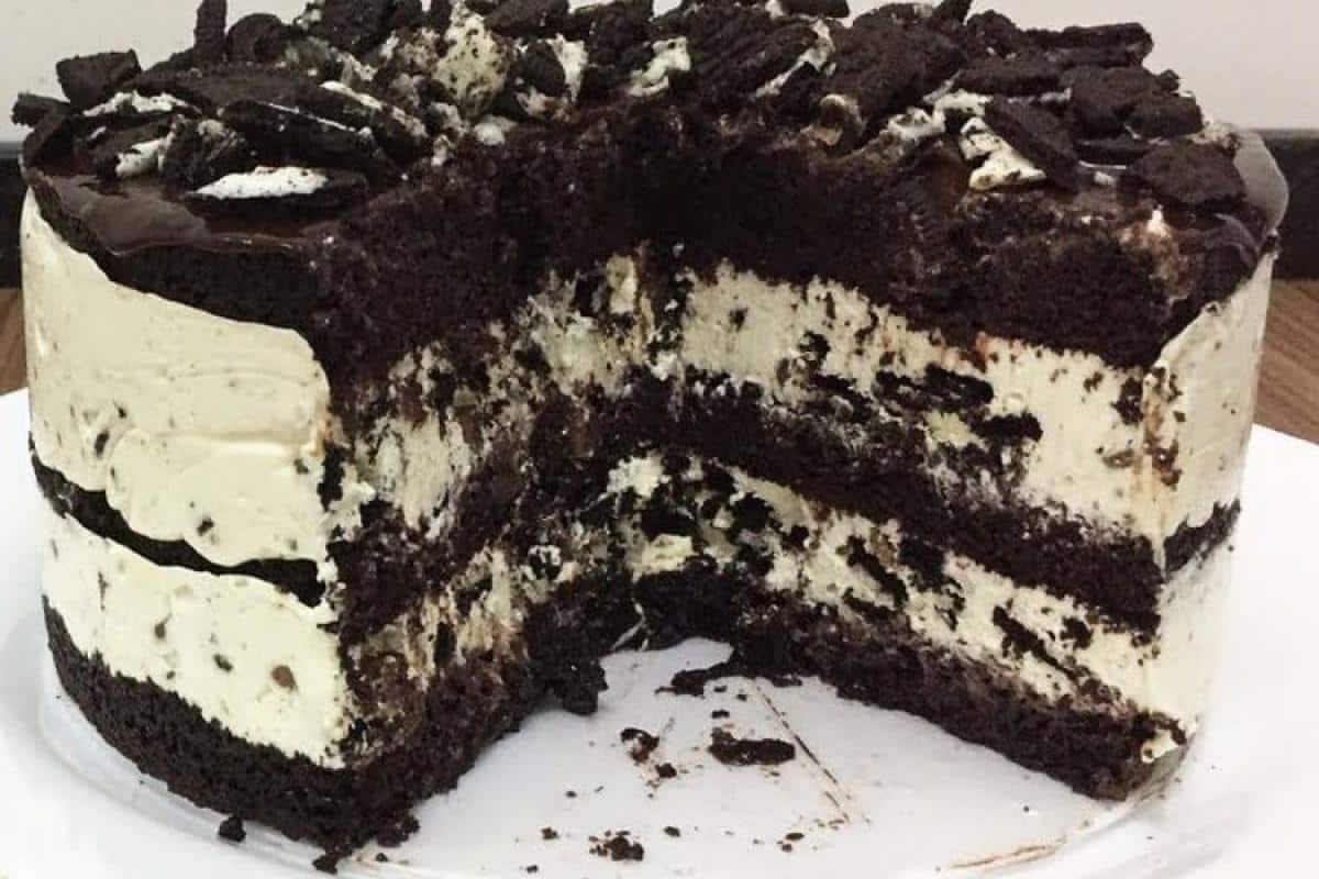 Bolo de oreo com 3 ingredientes ninguém vai resistir a mais uma fatia