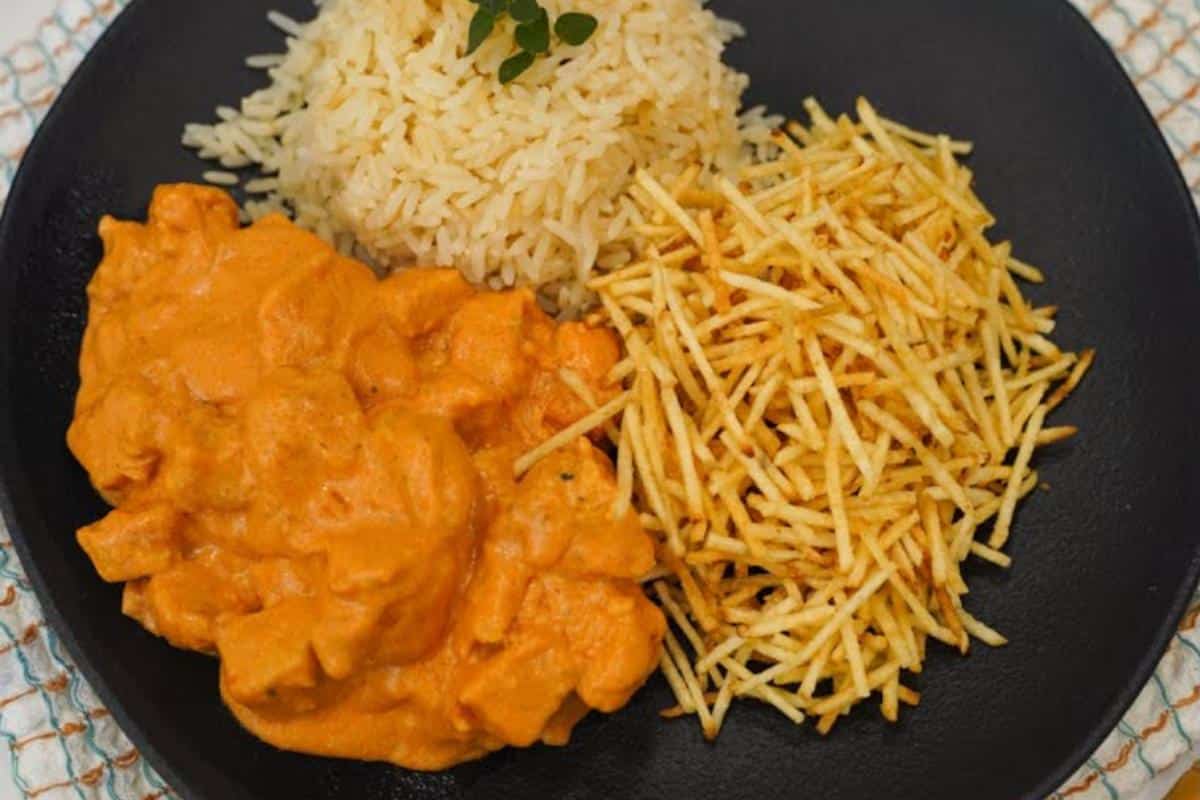 Como fazer um strogonoff de frango bem rapidinho para o seu almoço