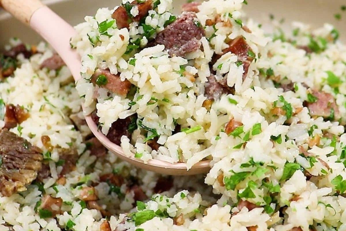 Como fazer arroz carreteiro bem saboroso e temperadinho para o almoço ...