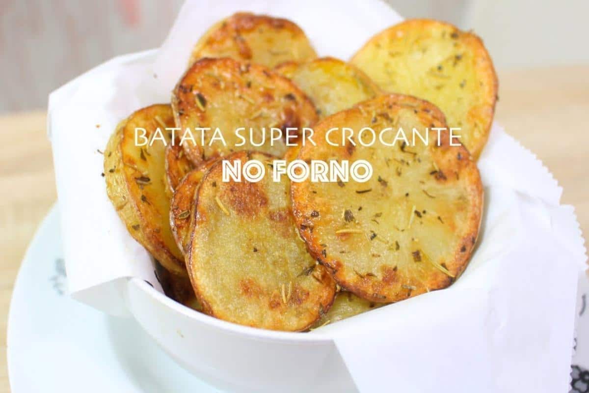 Batata crocante feita no forno fica mais gostosa e saudável que batata ...