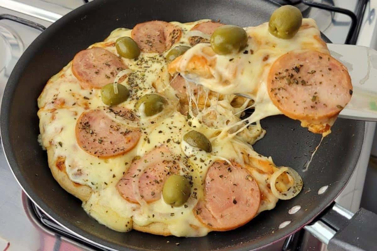 Pizza de frigideira que fica pronta em poucos minutos e todo mundo adora