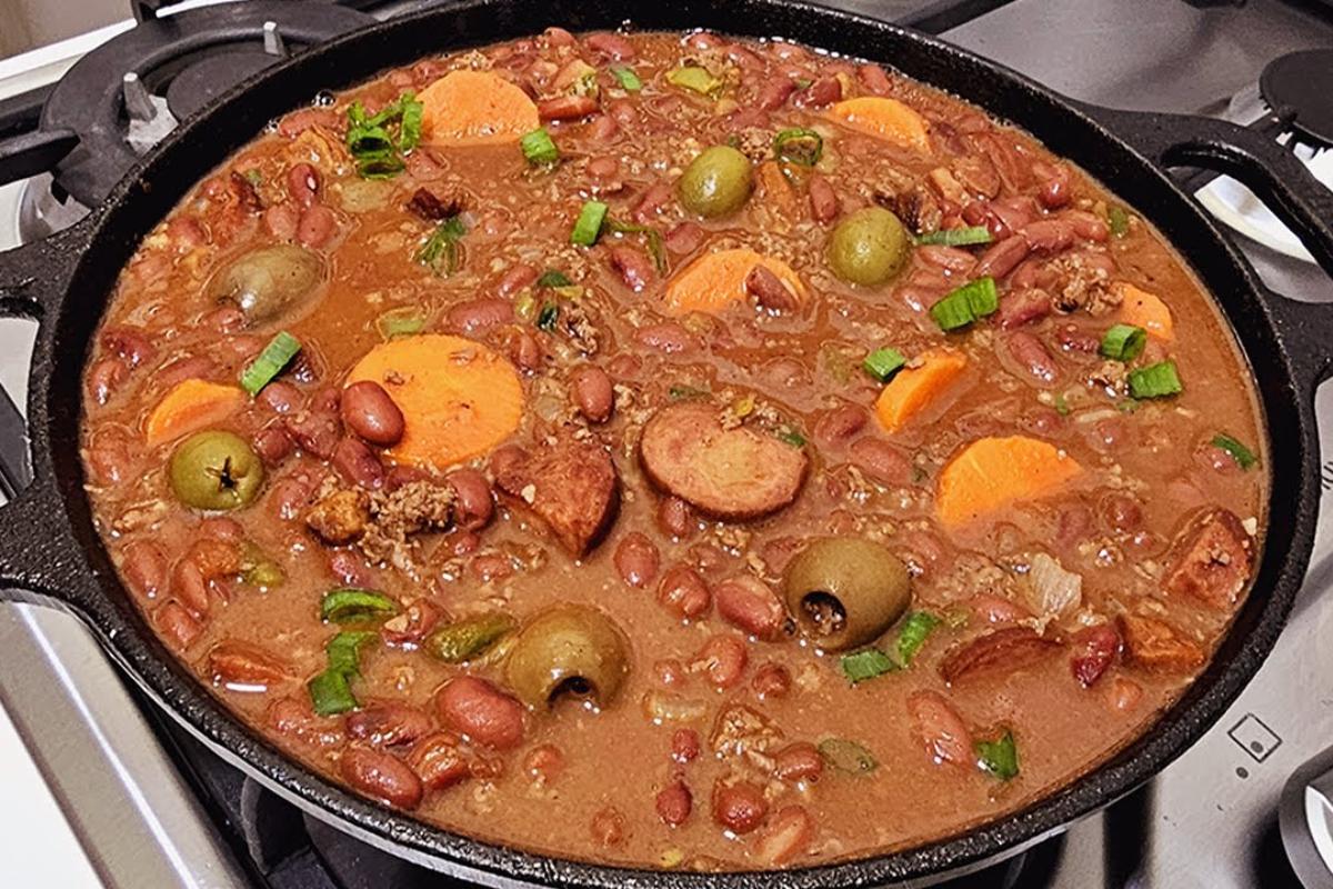 Receita de feijão mexicano que vai te deixar com vontade de só fazer ...