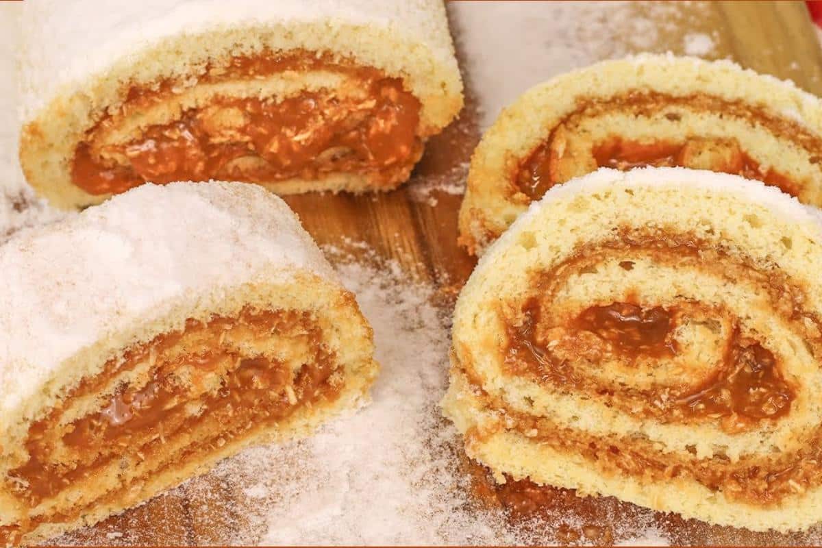 Rocambole de doce de leite a massa é deliciosa e perfeita e parece que ...