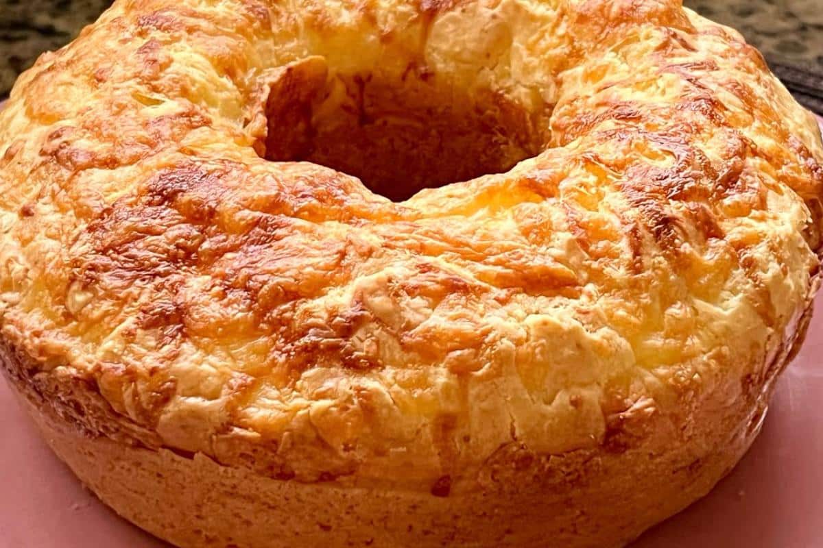 Receita de bolo sem farinha: use para substituir o pão na hora do café