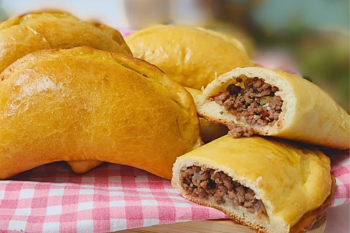 Pastelão de carne com massa especial perfeito para o lanche da família