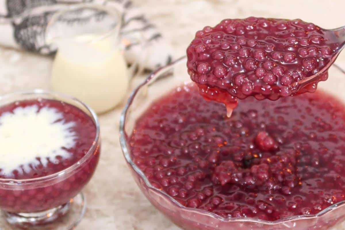 Sagu de vinho com creme branco delicioso e fácil de fazer para sua ...