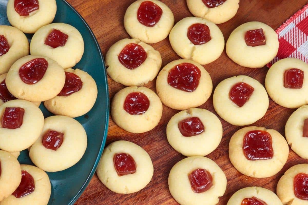 Biscoitinho amanteigado com goiabada que a cara do seu natal em família