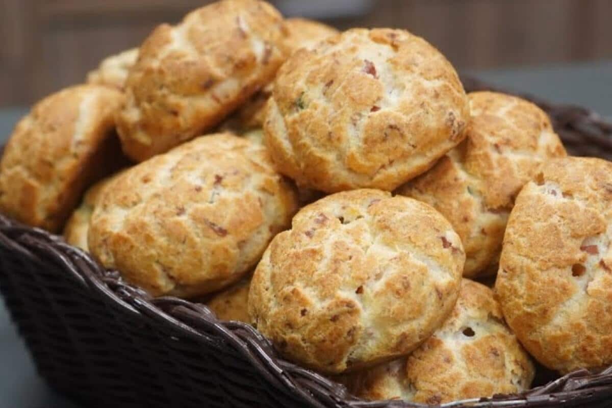 Broa de sal temperada deliciosa e uma ótima novidade para seu café da manhã