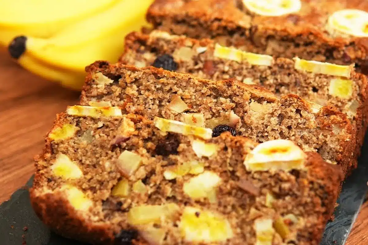 Bolo fit de banana zero glúten: não vai açúcar nem leite e fica uma delícia