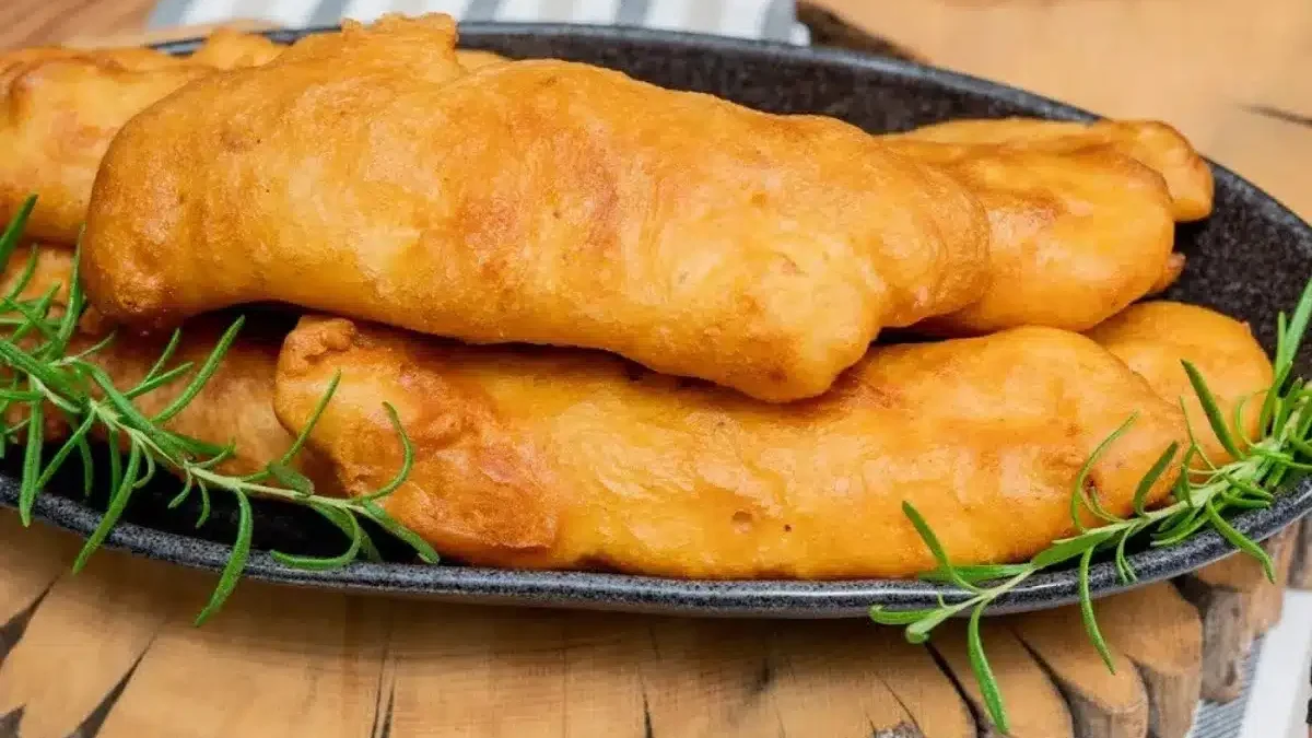 Peixe Frito Masala Peixe Frito E Molho De Pimenta 15187514 Foto De