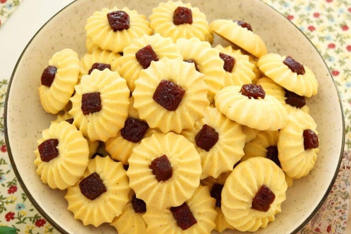 Biscoitinho amanteigado de fubá com goiabada: essa receita é viciante ...