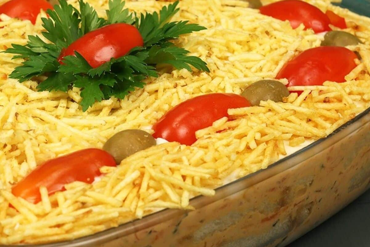 Torta fria de frango na travessa: parece lanche de padaria chique de ...